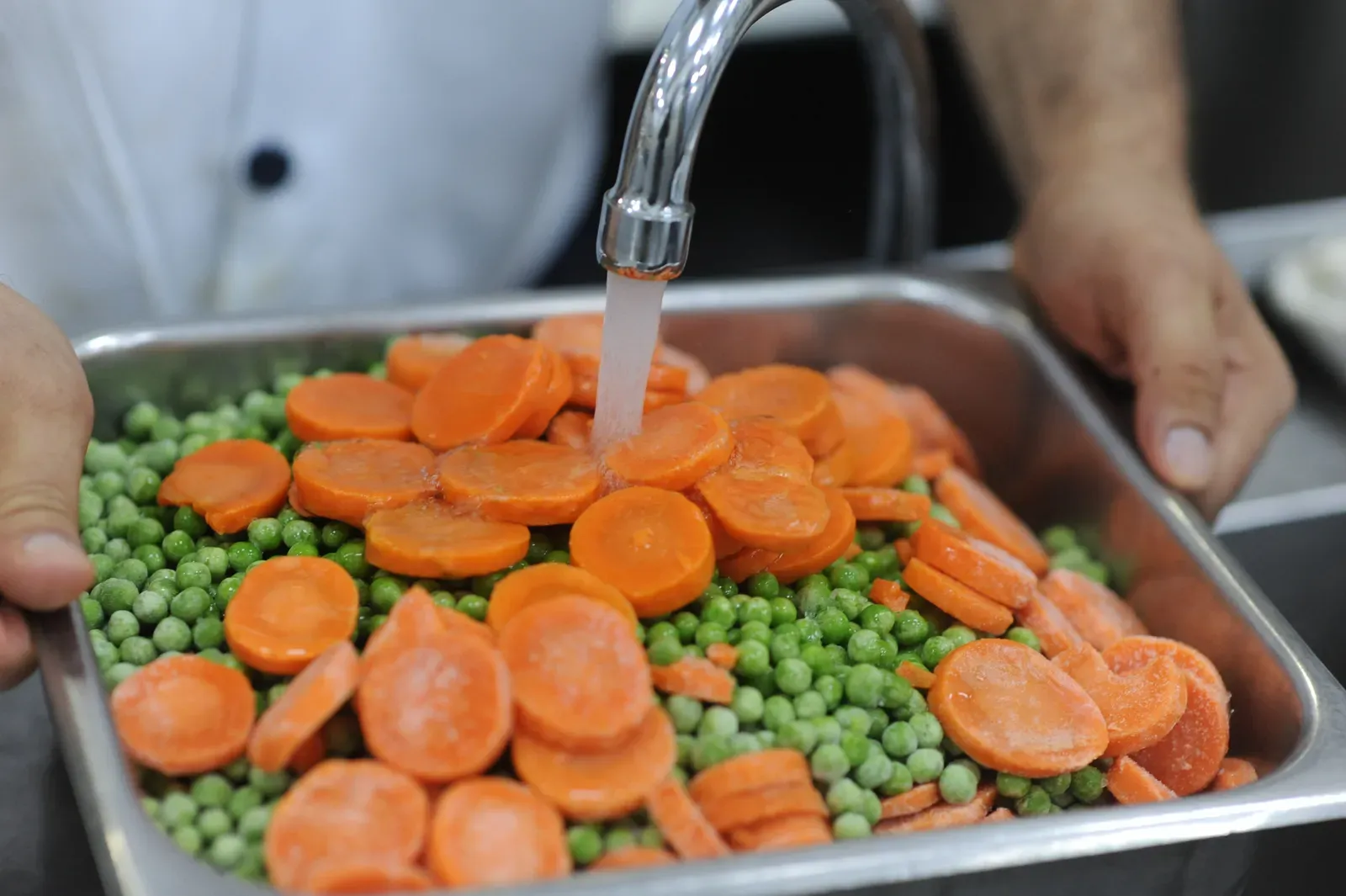 If You’re Still Washing Produce This Way, You’re Doing It Wrong, Say ...