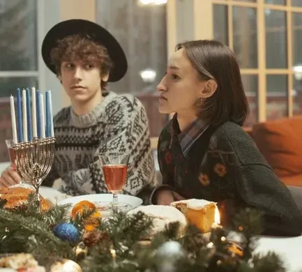 The Joy of Decorating for the Holidays Without Overcomplicating ...