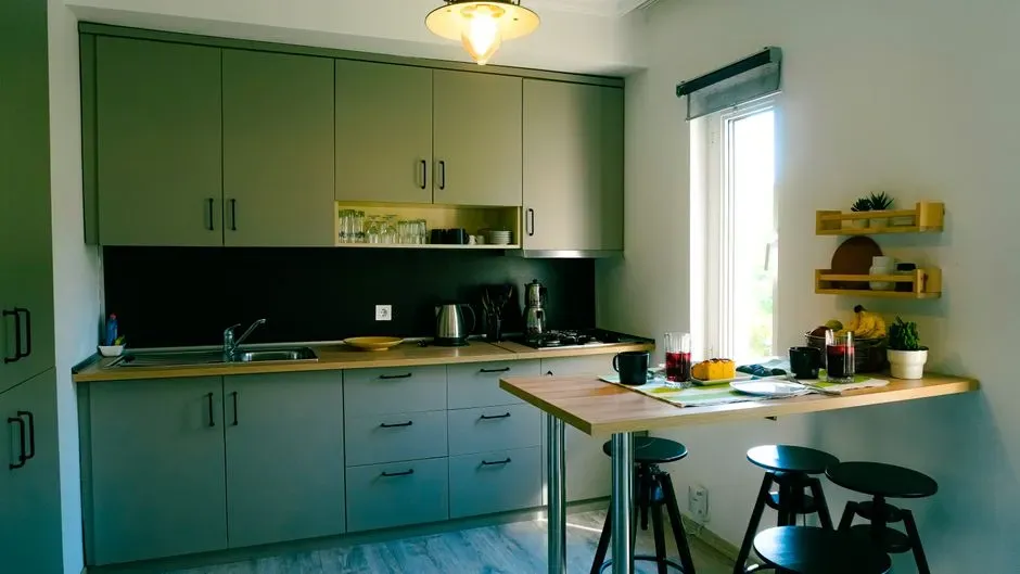 The Simple System That Keeps a Kitchen Tidy Every Day - At Home Hustle