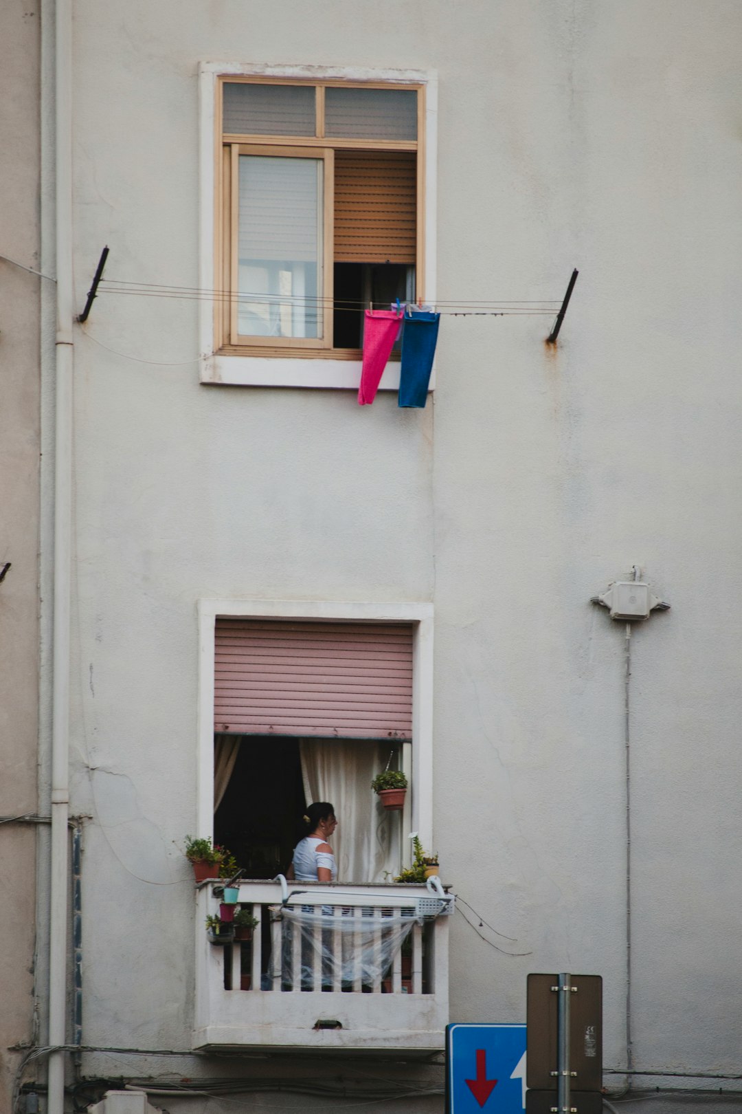 Should You Say Hi? The Unwritten Rules of Neighbor Etiquette (And ...