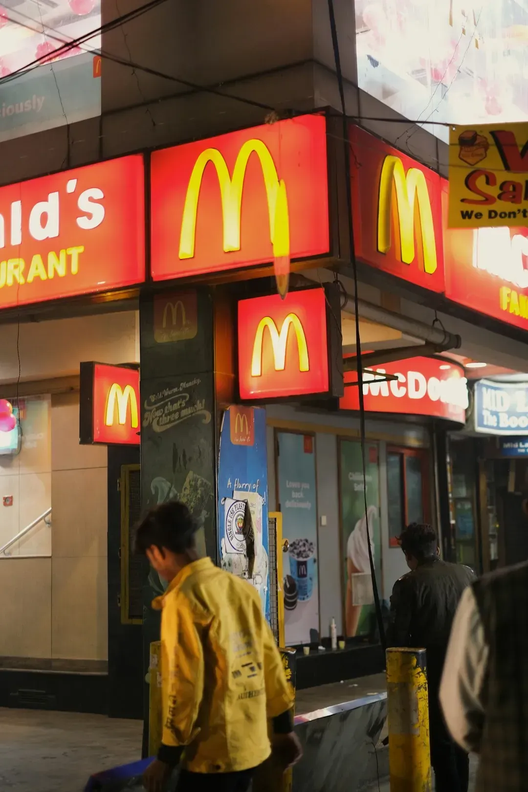 10 Secrets McDonald's Employees Aren't Allowed To Discuss, Former ...