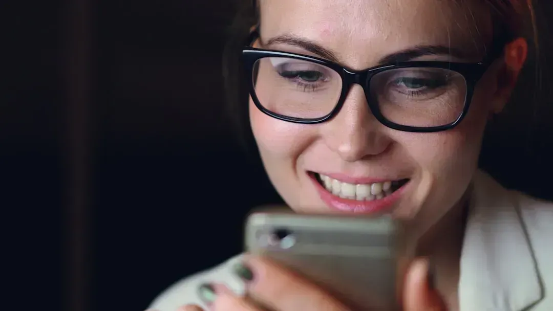 The 6 Subtle Body Language Mistakes That Instantly Make People Distrust ...
