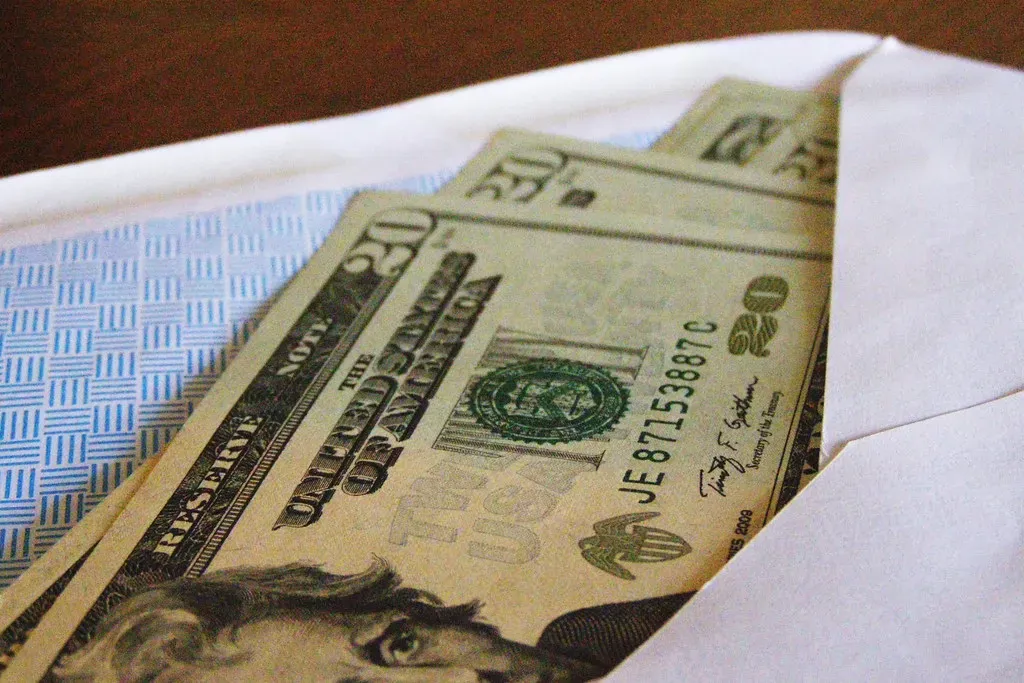 The Round-Up Tip Rule: Here Is Exactly What It Signals to Your Server ...