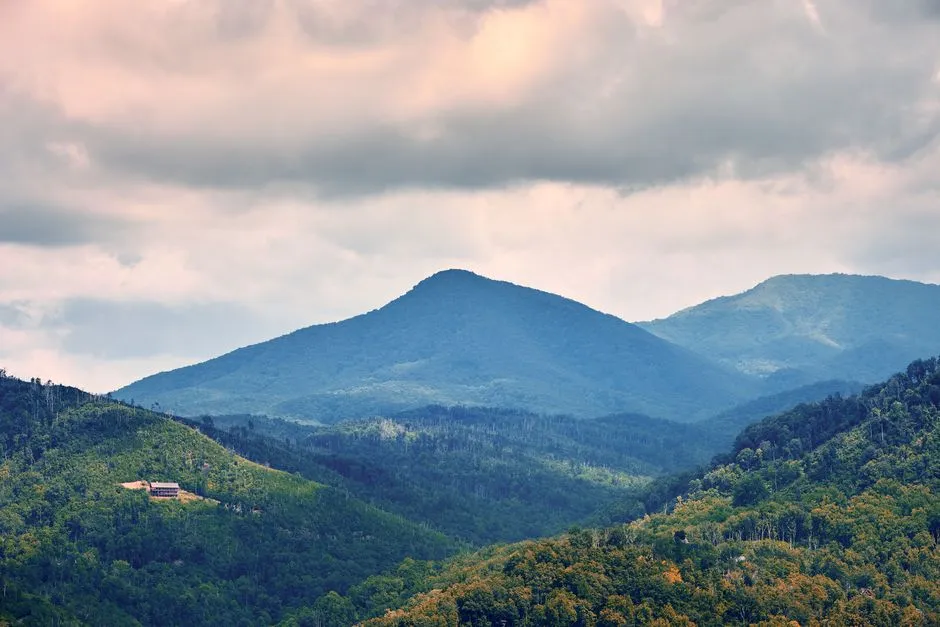 Nature Lovers Are Booking This Underrated Smokies Town For Their ...